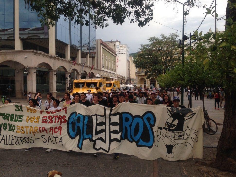 Jóvenes macharon para apoyar a Callejeros - LA GACETA Salta